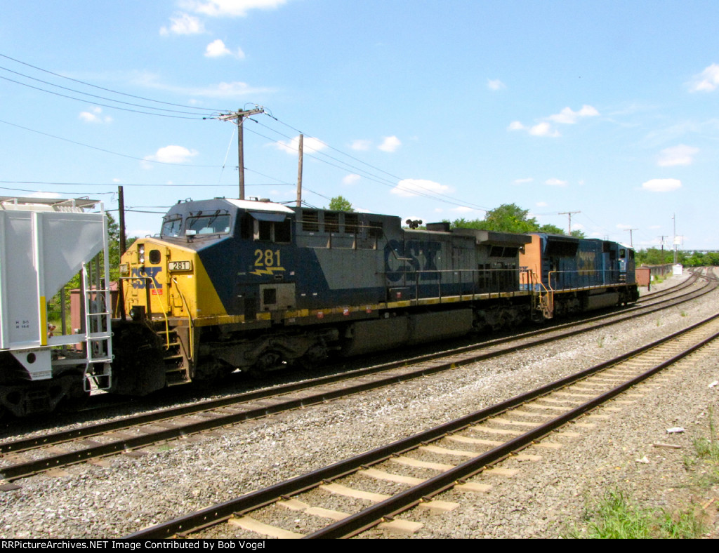 CSX 281 and 4829